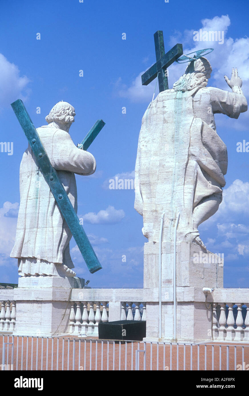 Statue of Jesus Christ on top of St. Peter's Basilica, The Vatican ...