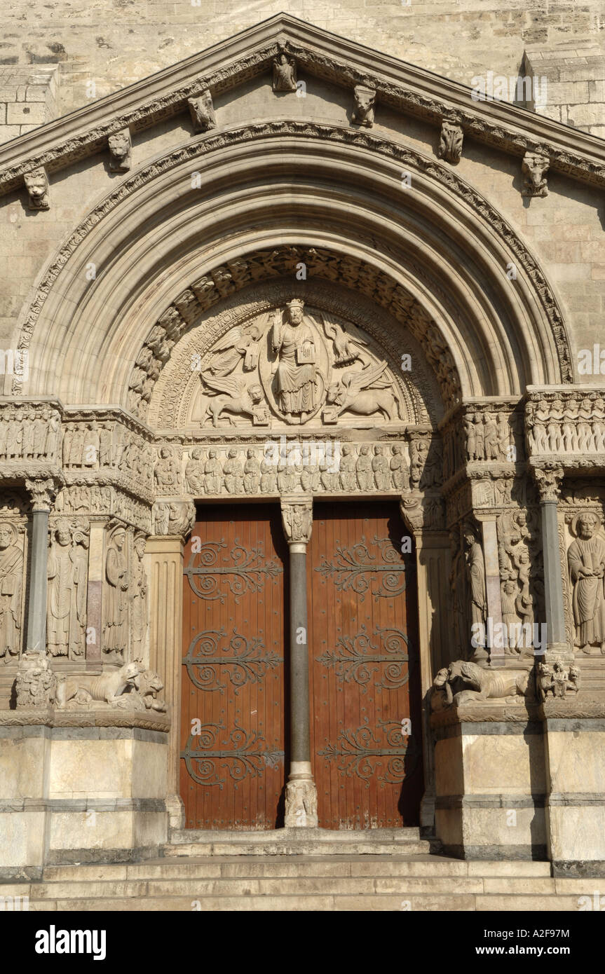 Arles, church St. Trophime Stock Photo - Alamy