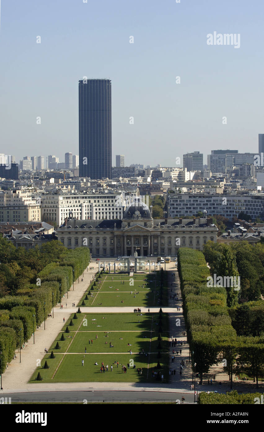 Paris, Parc du Champ de Mars, Ecole Militaire Stock Photo - Alamy