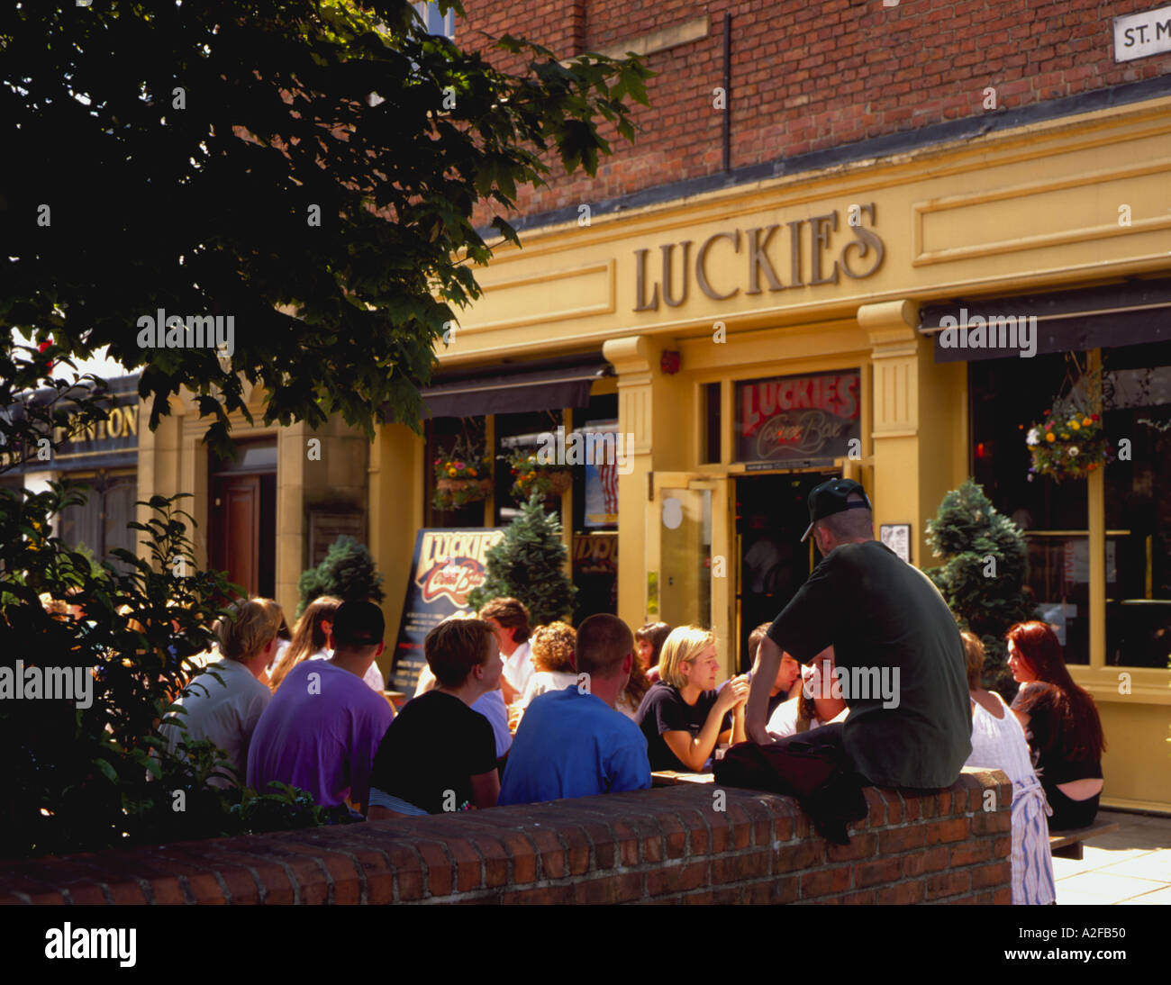 Newcastle people talking hi-res stock photography and images - Alamy