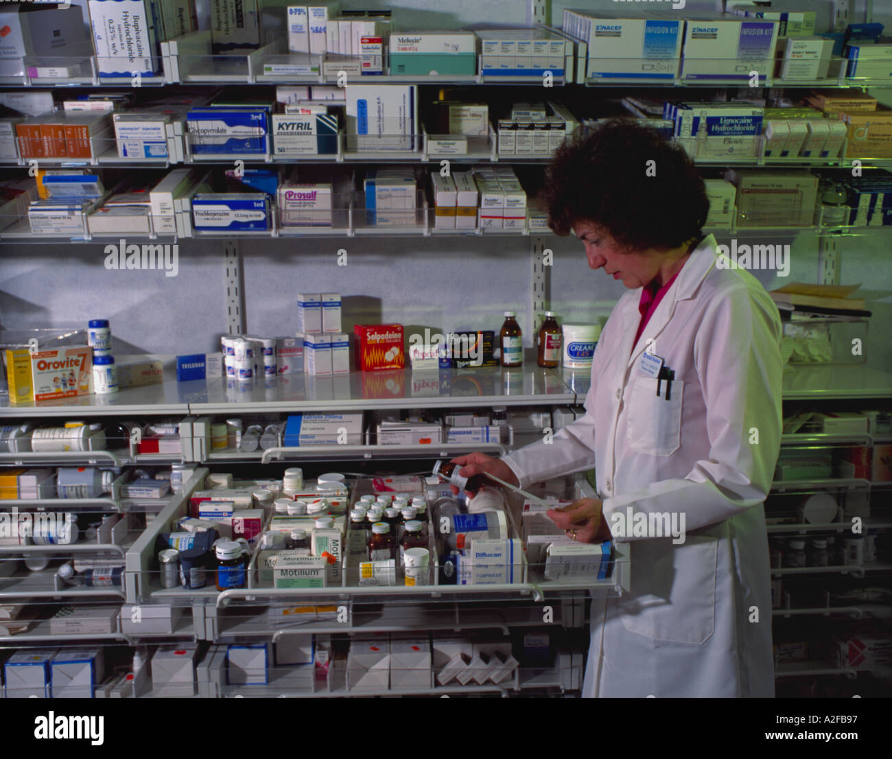 Pharmacist live hi-res stock photography and images - Alamy