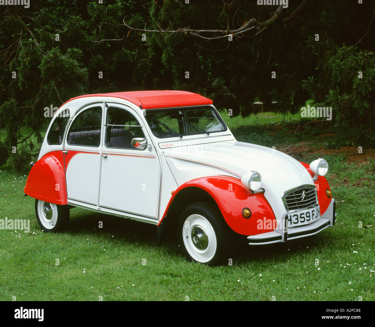 Red white citroen 2cv car hi-res stock photography and images - Alamy