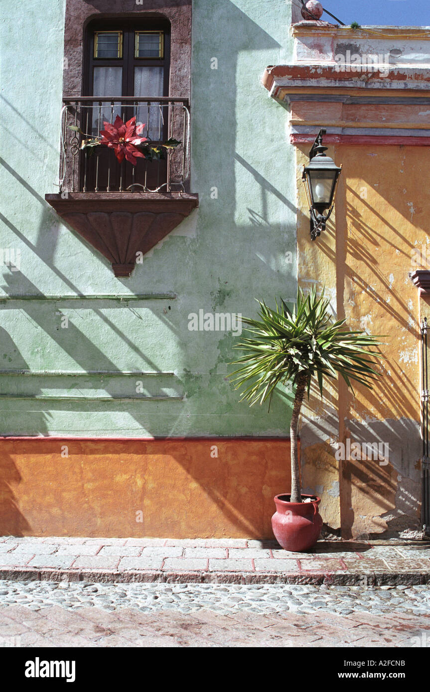Colourful colorful shop facade in Vernal near San Miguel de Allende ...