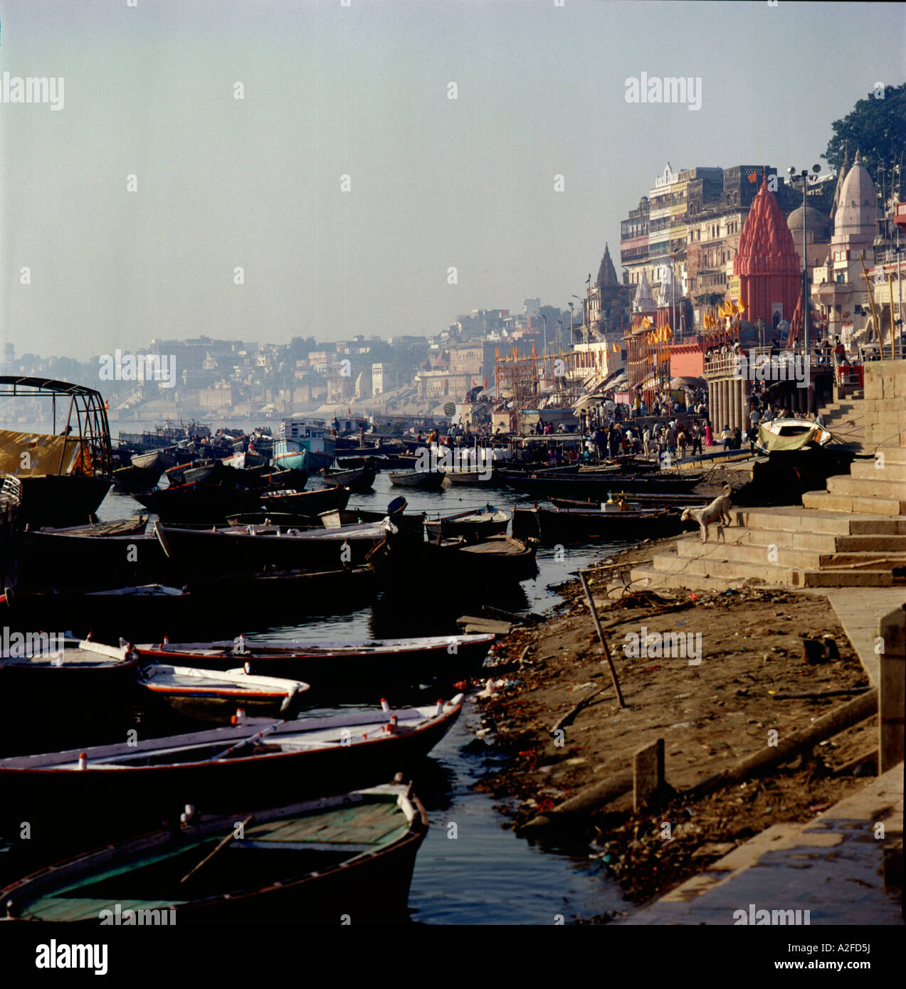 Varanasi india slum hi-res stock photography and images - Alamy