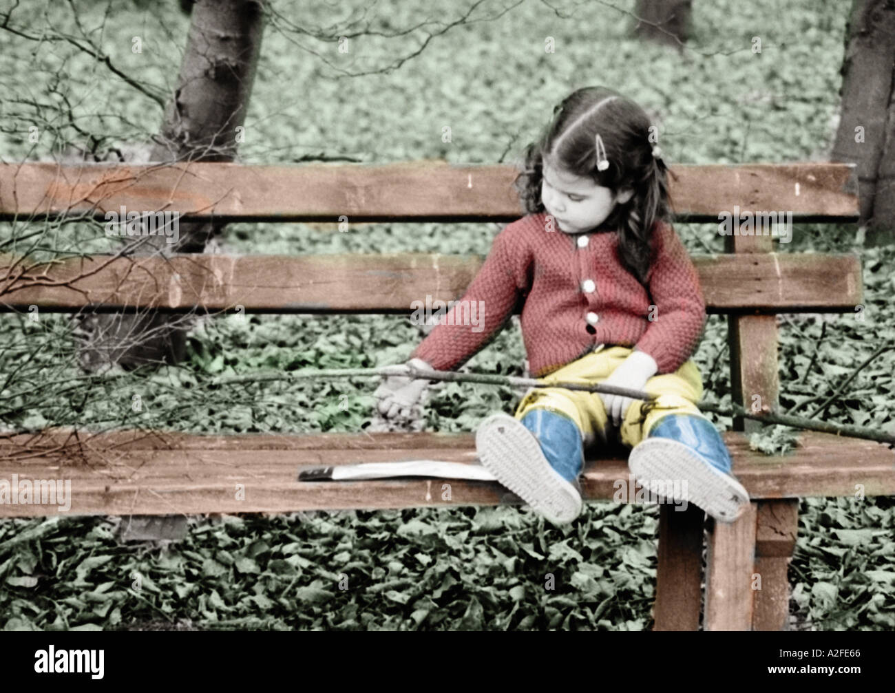 Child alone in woods hi-res stock photography and images - Alamy