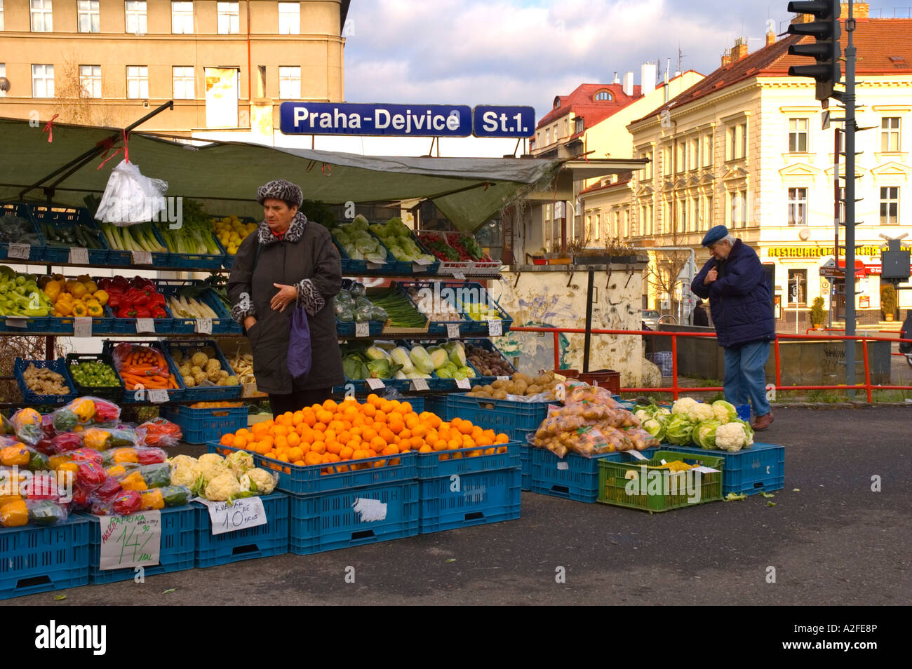 Market at the station hi-res stock photography and images - Alamy