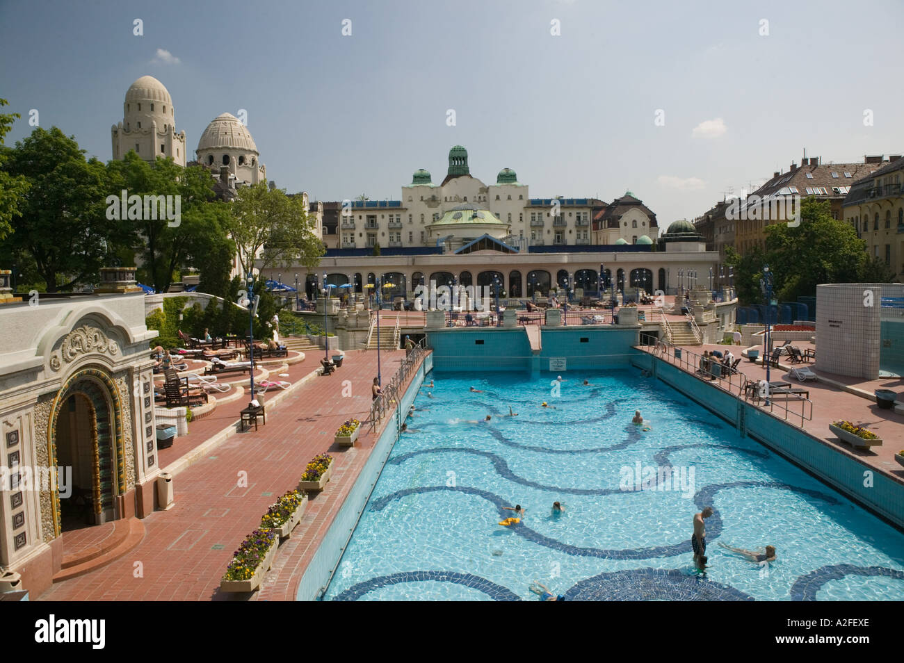 HUNGARY, Budapest: Gellert Baths, Exterior Pool Stock Photo - Alamy