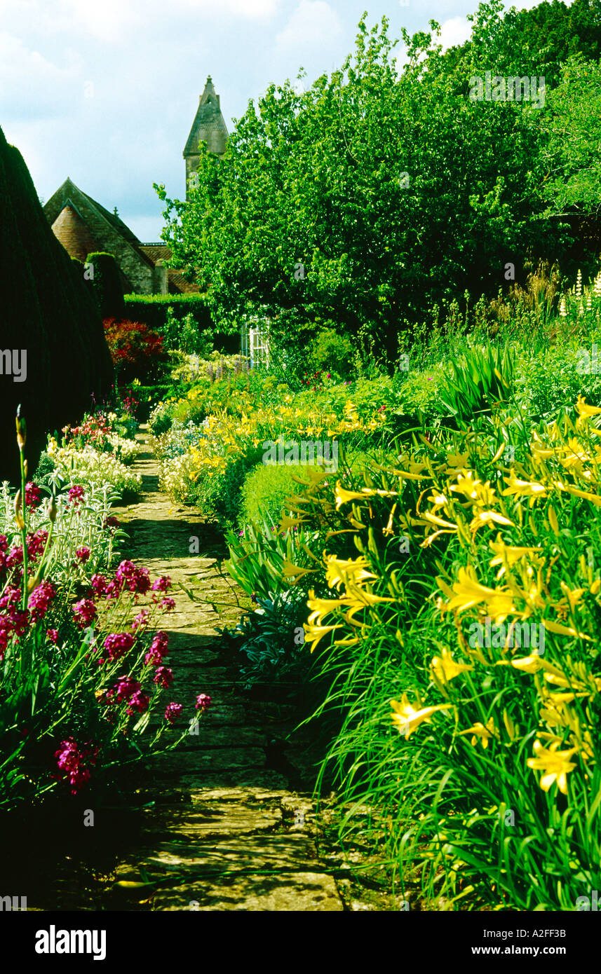English Country Garden Stock Photo - Alamy