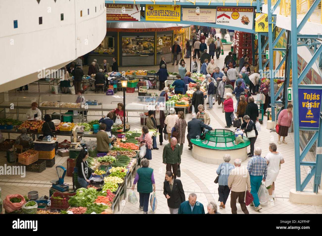 HUNGARY, Budapest: Pest, Lehel Csarnok / Lehel Food Market / Interior ...