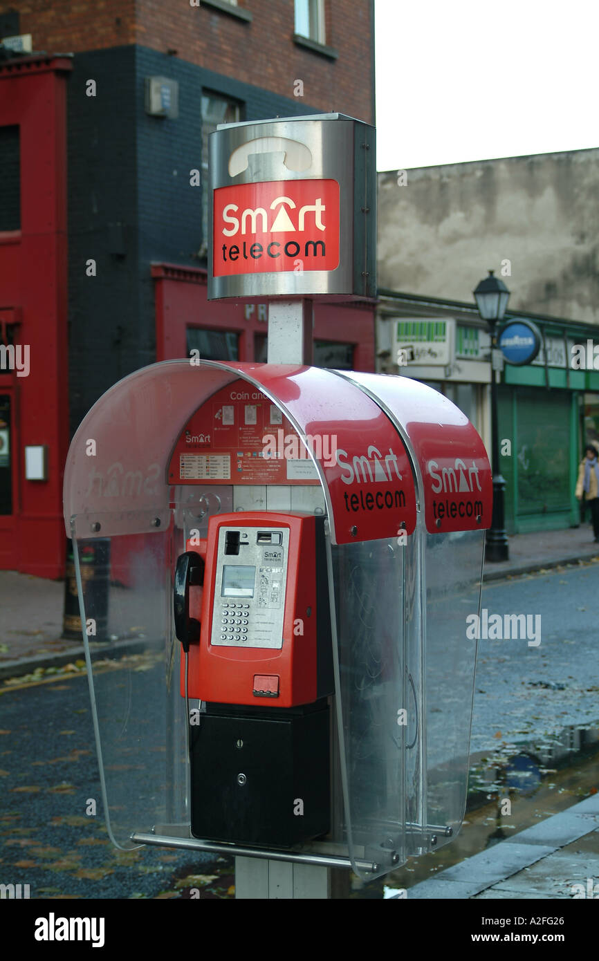 Internet kiosk hi-res stock photography and images - Alamy