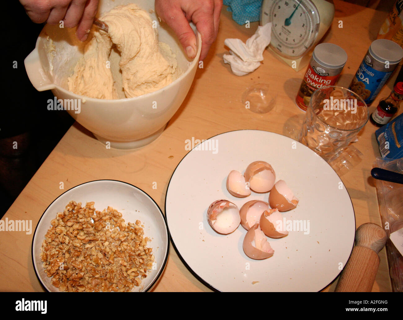 Mixing chocolate chip cookies hi-res stock photography and images - Alamy