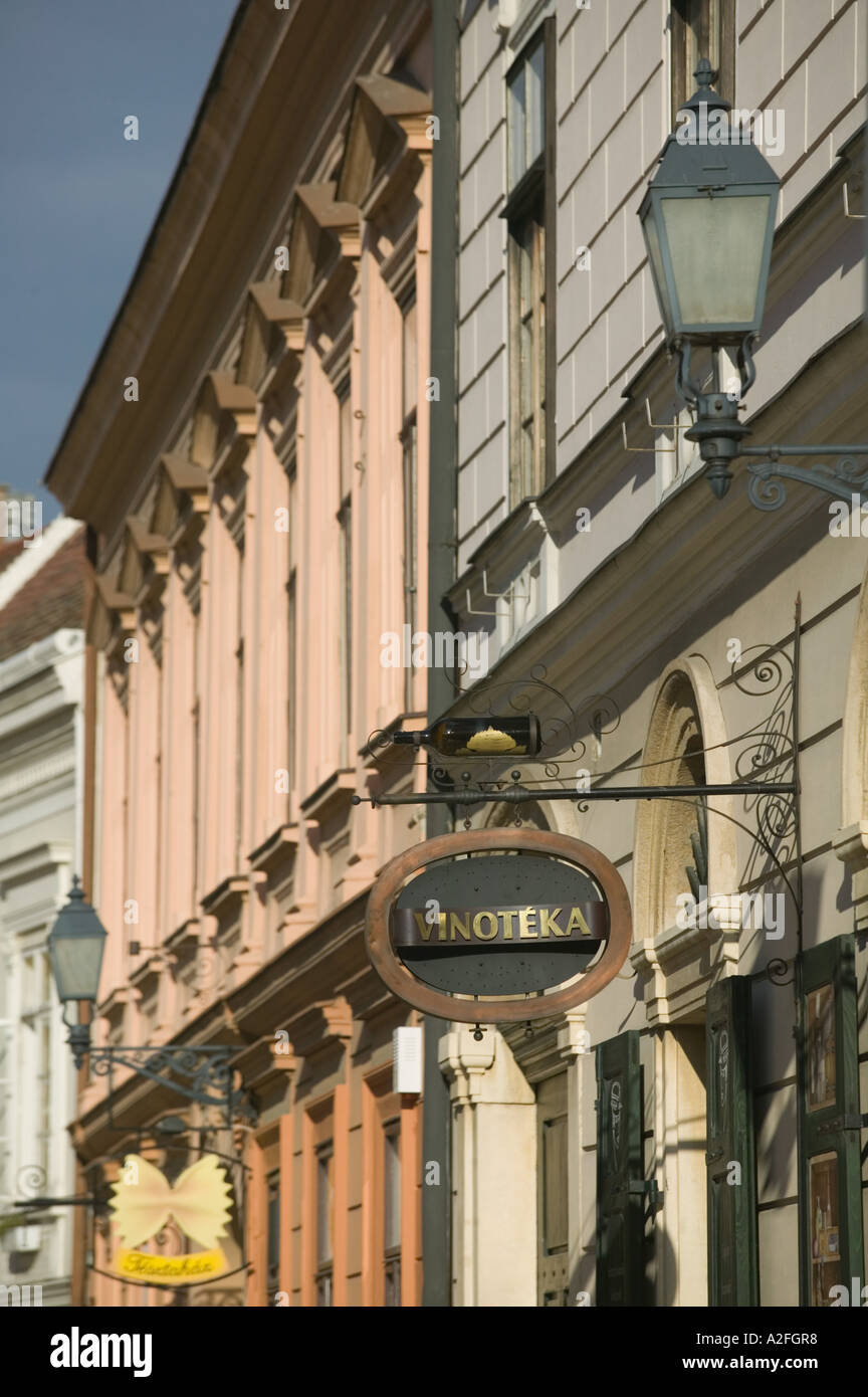 HUNGARY, Southern Transdanubia, PECS: Wine Shop, Jokai ter Square Stock ...