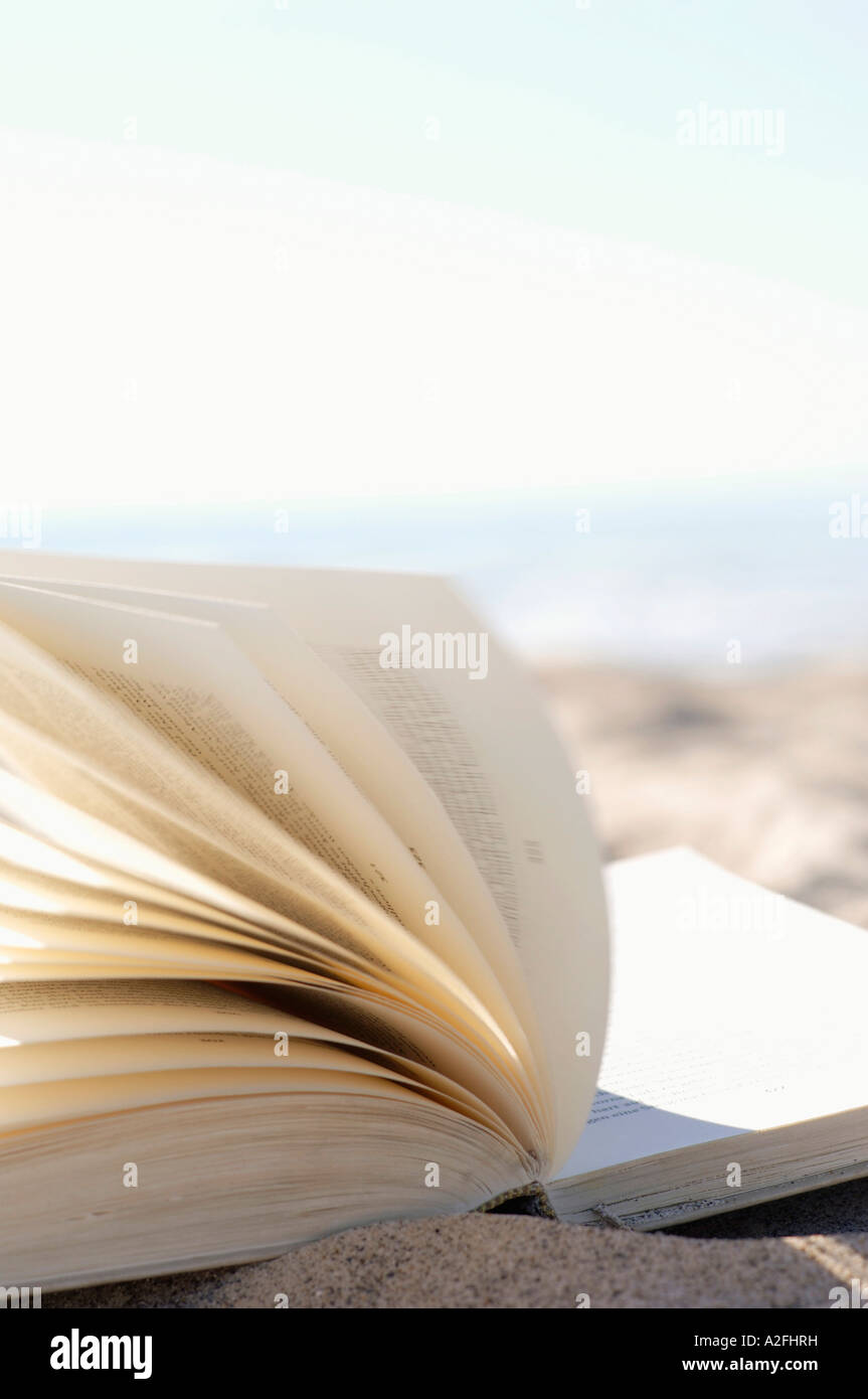 Pages of book on beach hi-res stock photography and images - Alamy