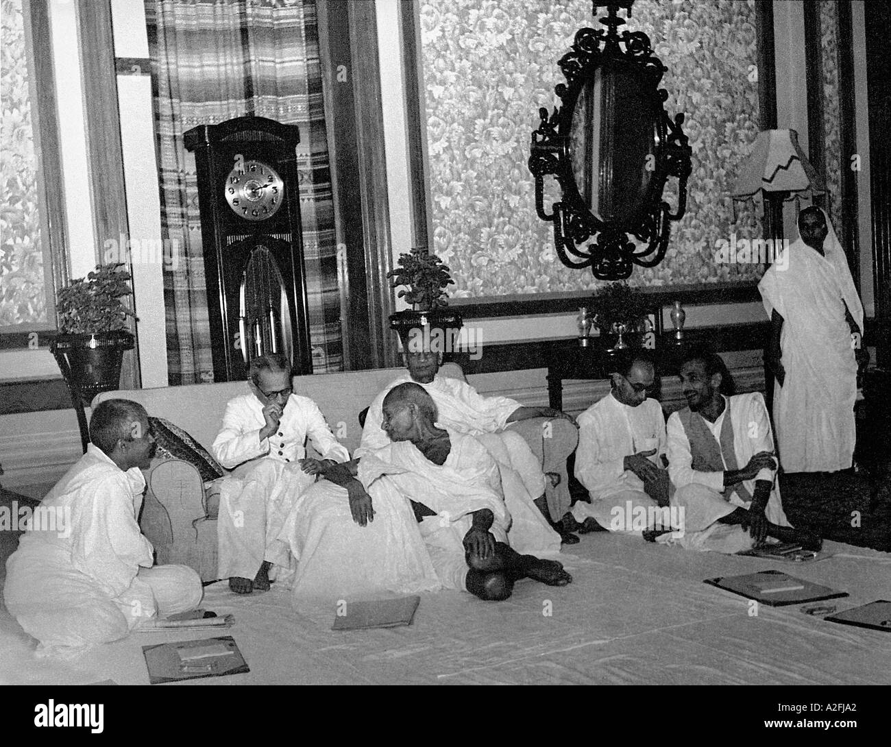 MKG33502 Mahatma Gandhi in discussion with co workers at Birla House ...