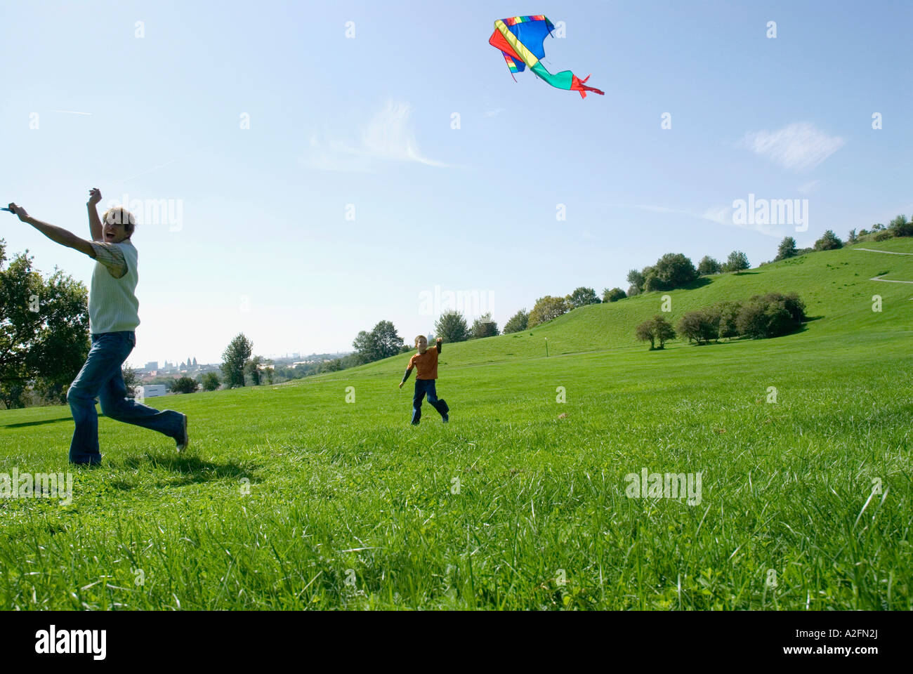 Father sons kite hi-res stock photography and images - Alamy