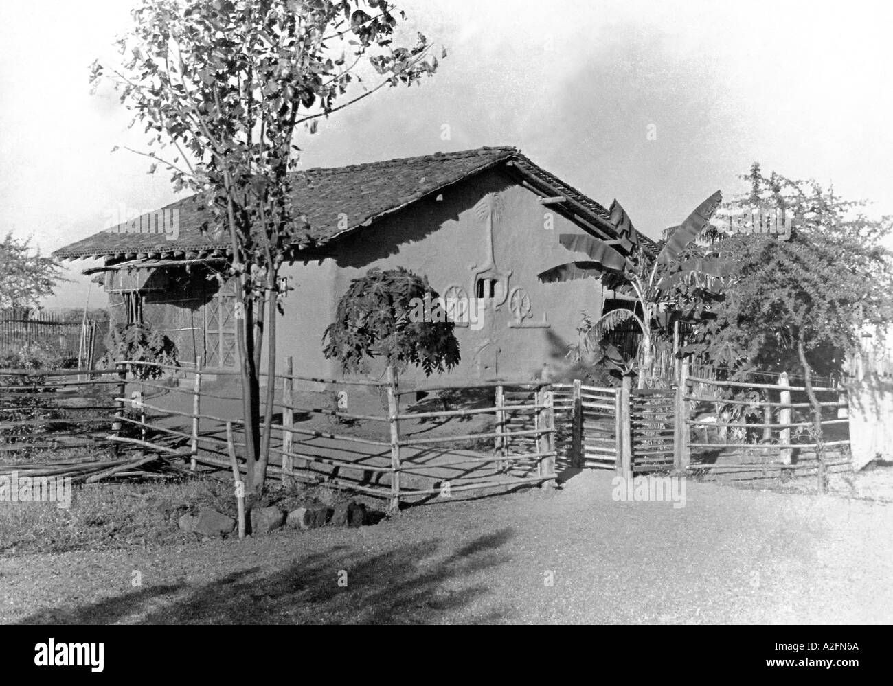 MKG33397 Mahatma Gandhis hut at Sevagram Ashram Vardha Wardha ...