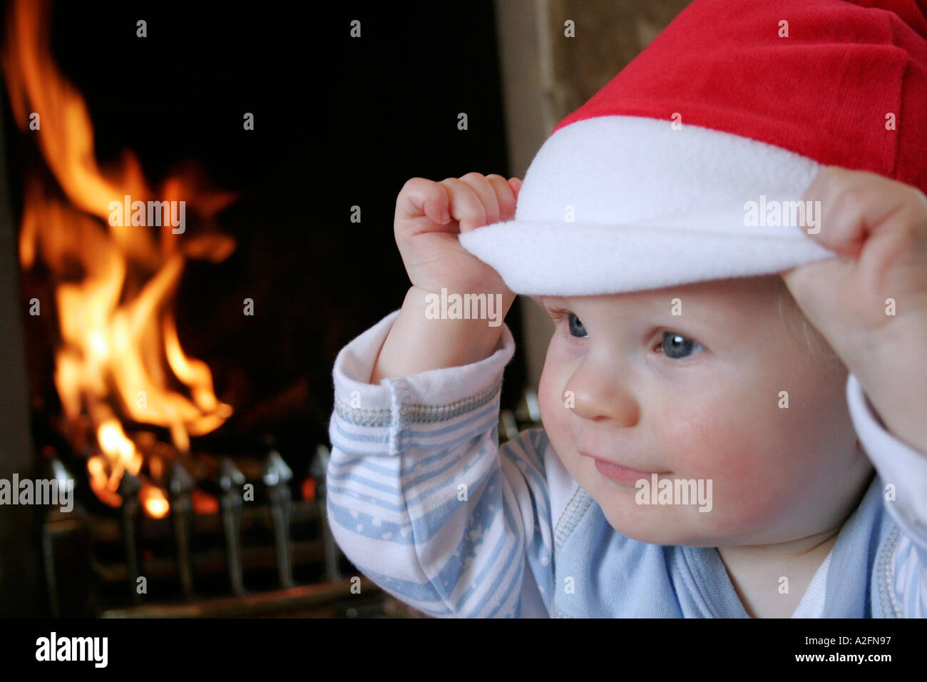 Roaring fire at christmas hi-res stock photography and images - Alamy
