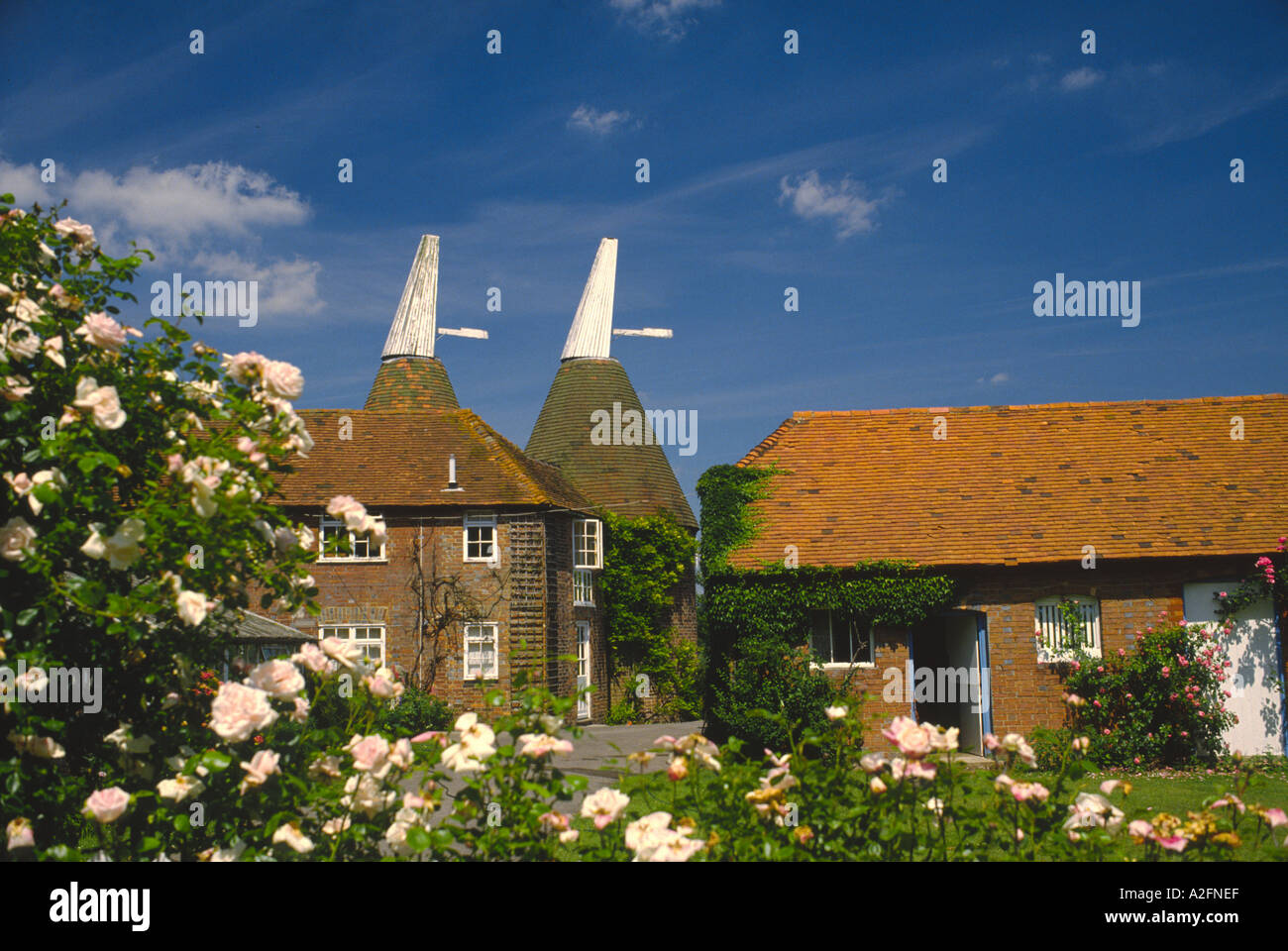 Kentish barn hi-res stock photography and images - Alamy
