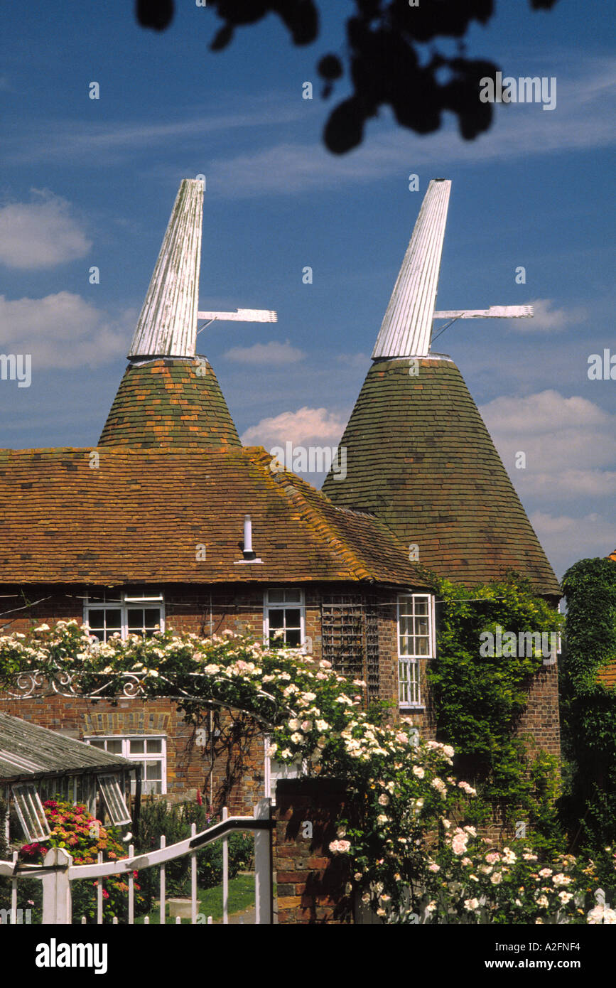 Kentish Oast House Nr Hever Kent England Stock Photo - Alamy
