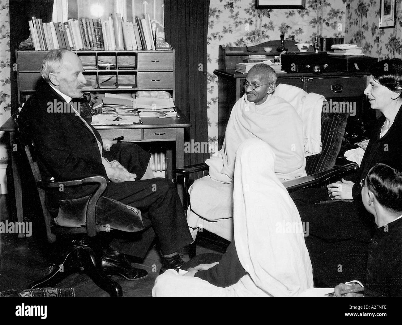 Writer talking Black and White Stock Photos & Images - Alamy