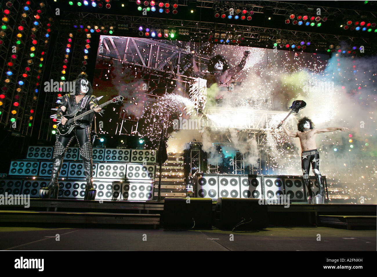 Gene simmons rock group kiss hi-res stock photography and images - Alamy