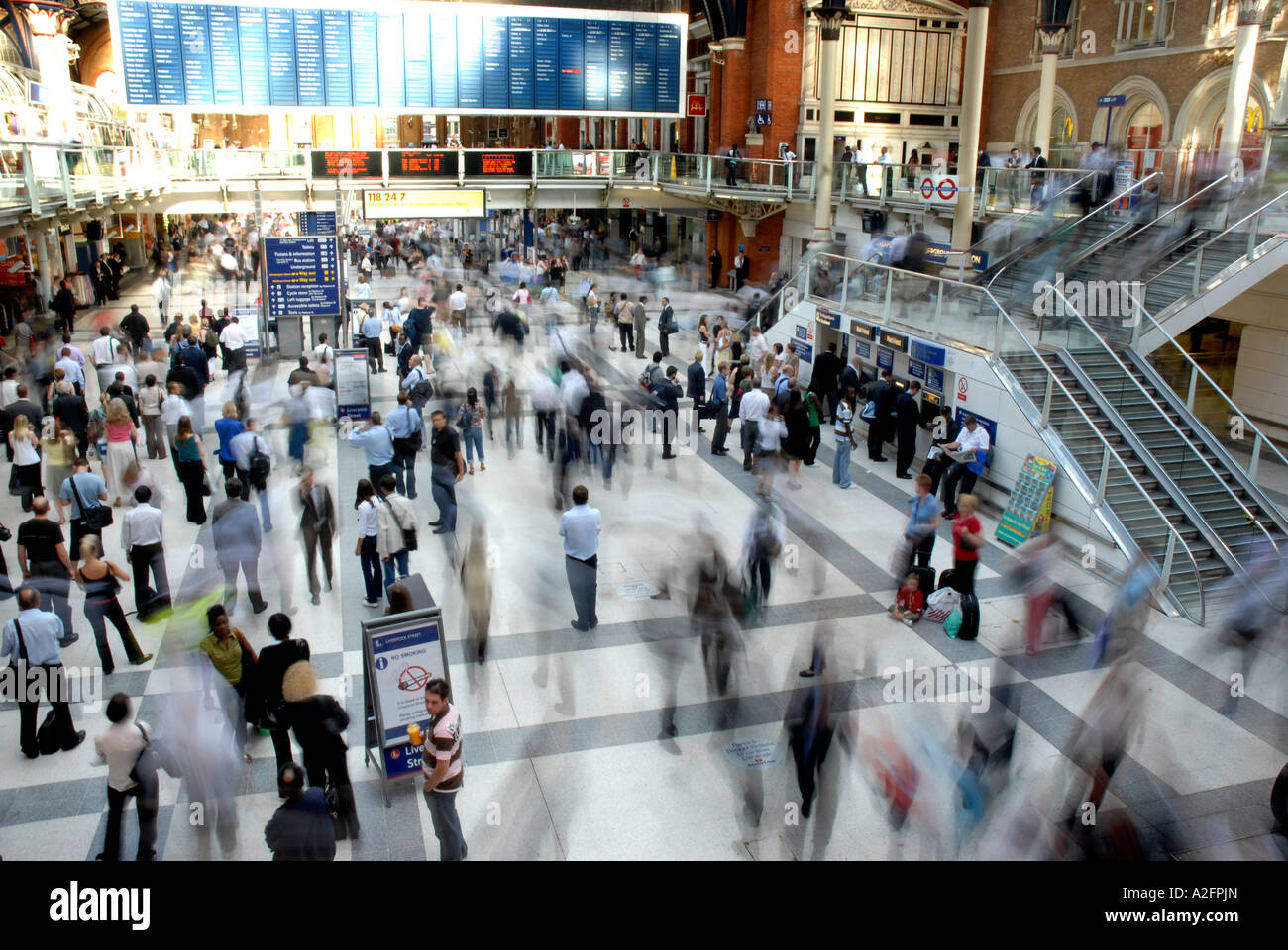 Liverpool Street mainline railway station concourse City of London ...