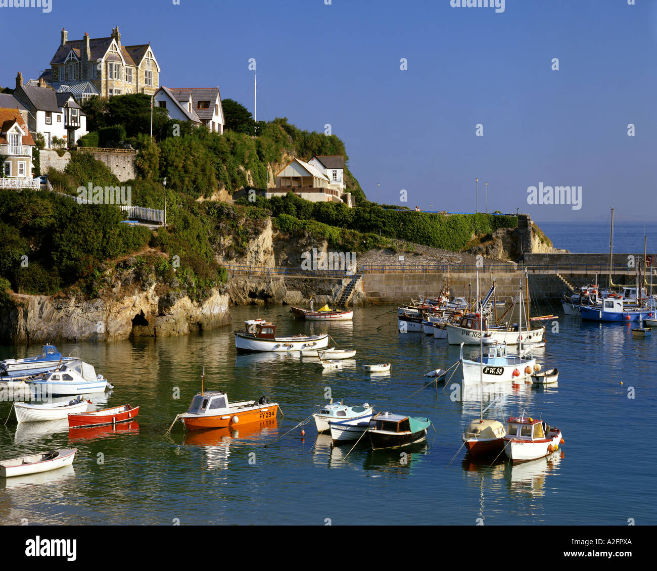 Newquay harbour cornwall cornish hi-res stock photography and images ...