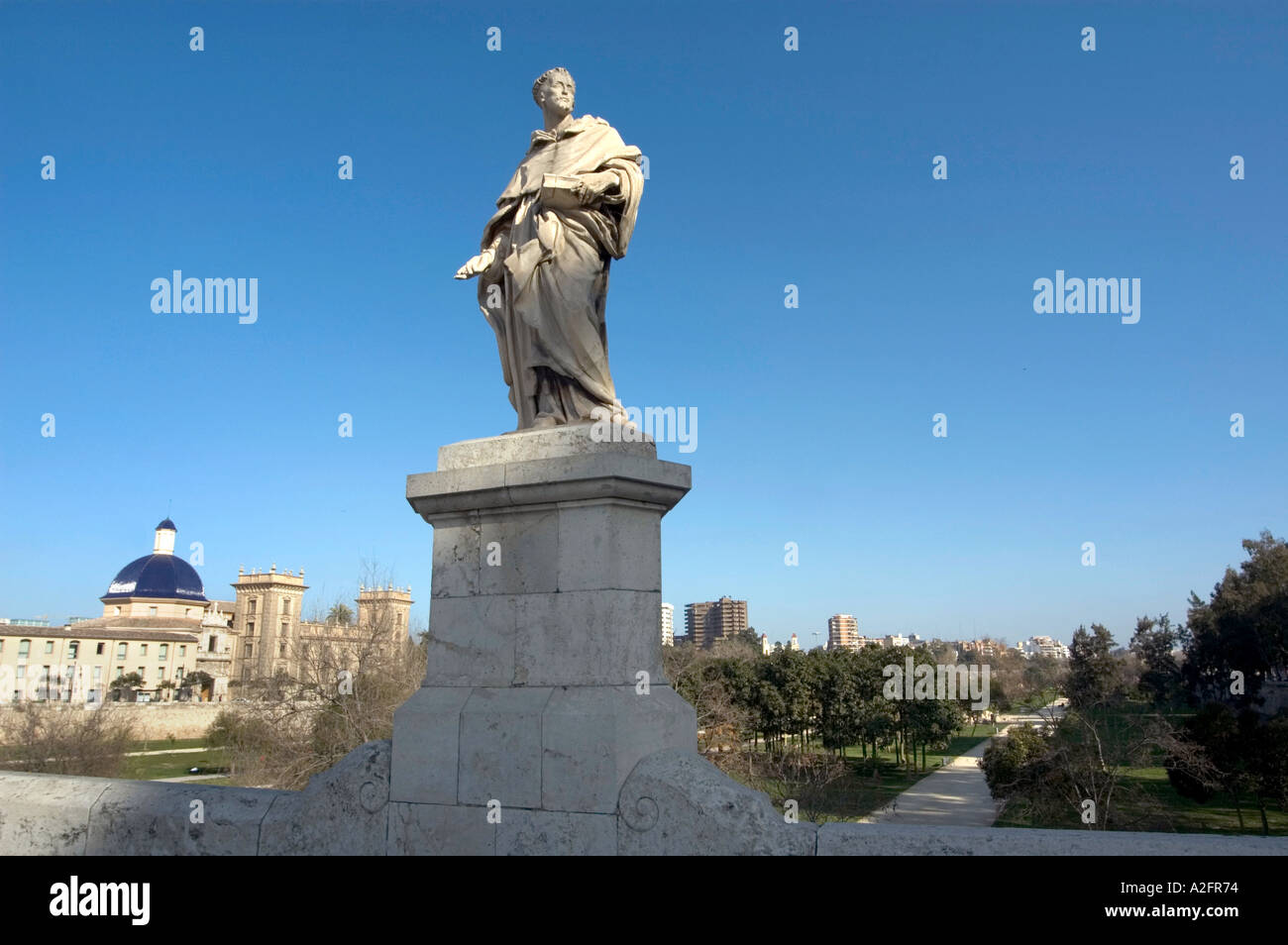 SCULPTURE ON BRIDGE OVER THE PARK JARDINES DEL TURIA FORMER TURIA RIVER ...