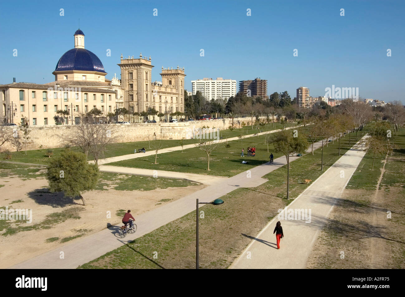 VALENCIA S FINE ARTS MUSEUM OVERLOOKING THE TURIA PARK JARDINES DEL ...