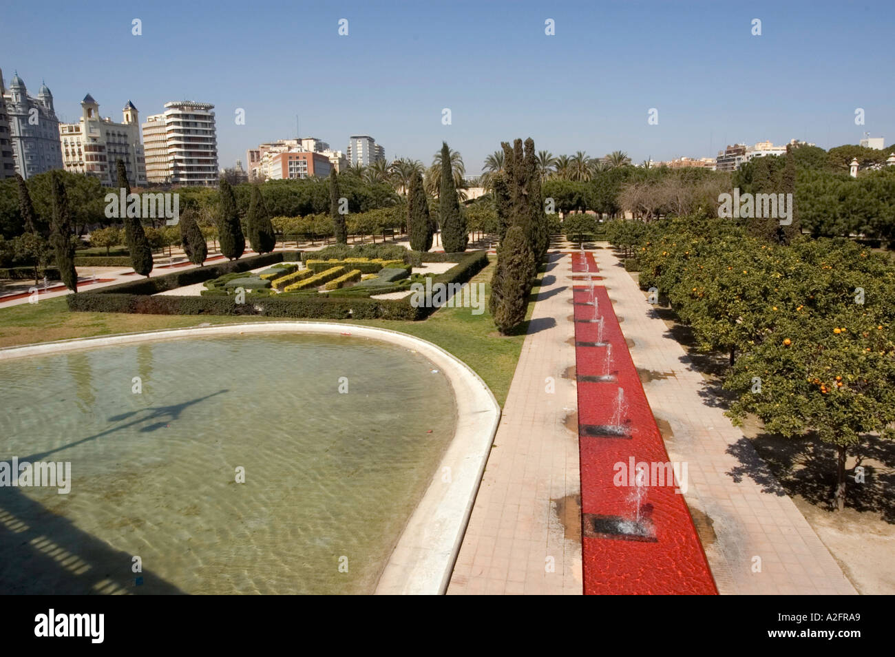 GARDENS IN THE FORMER RIVERBED NOW TURIA PARK JARDIN DEL TURIA VALENCIA ...