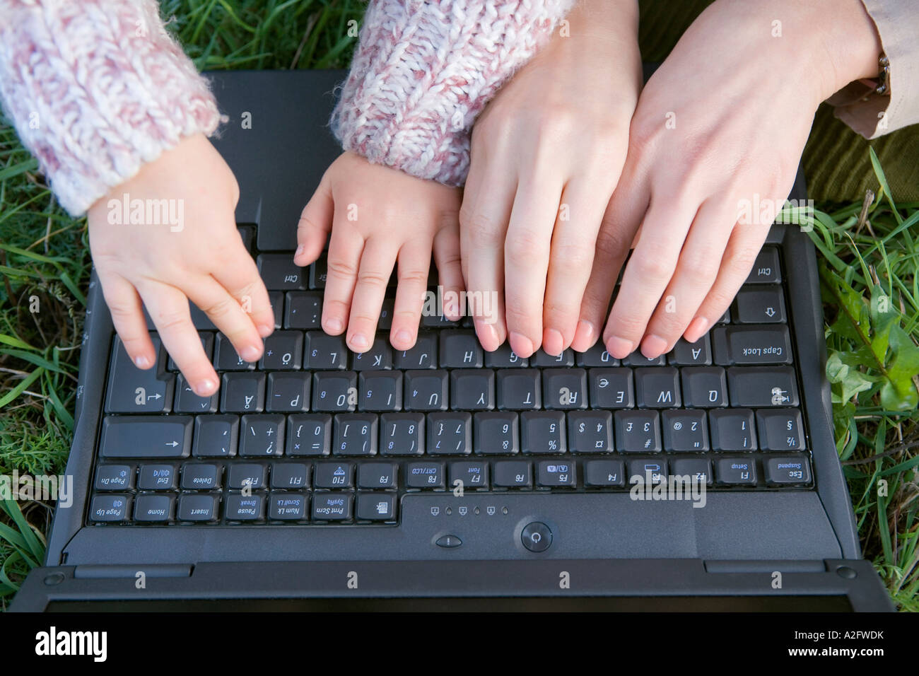 Girl keyboards computer hi-res stock photography and images - Alamy