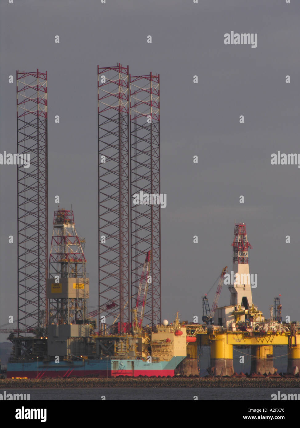 Oil rigg hi-res stock photography and images - Alamy
