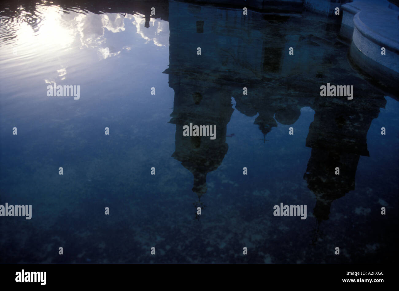 Fountain reflection inverted hi-res stock photography and images - Alamy