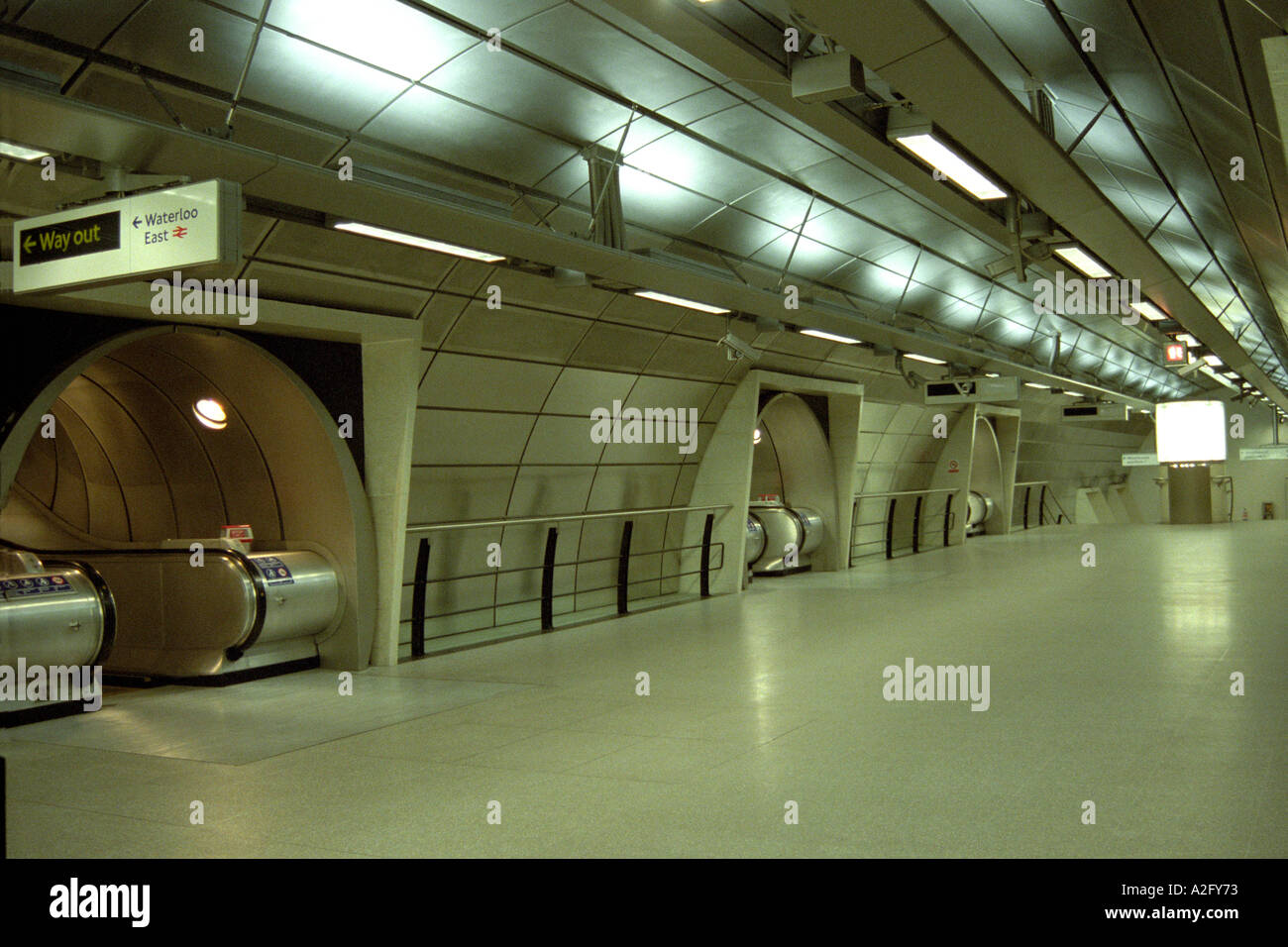 Jubilee line, London Bridge Station, London Stock Photo - Alamy