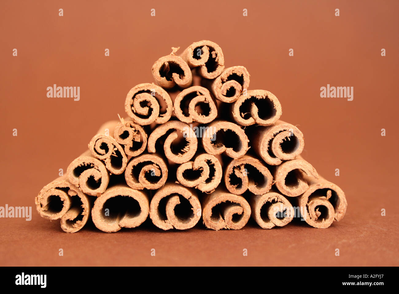 Cinnamon sticks stacked in a pyramid Stock Photo - Alamy
