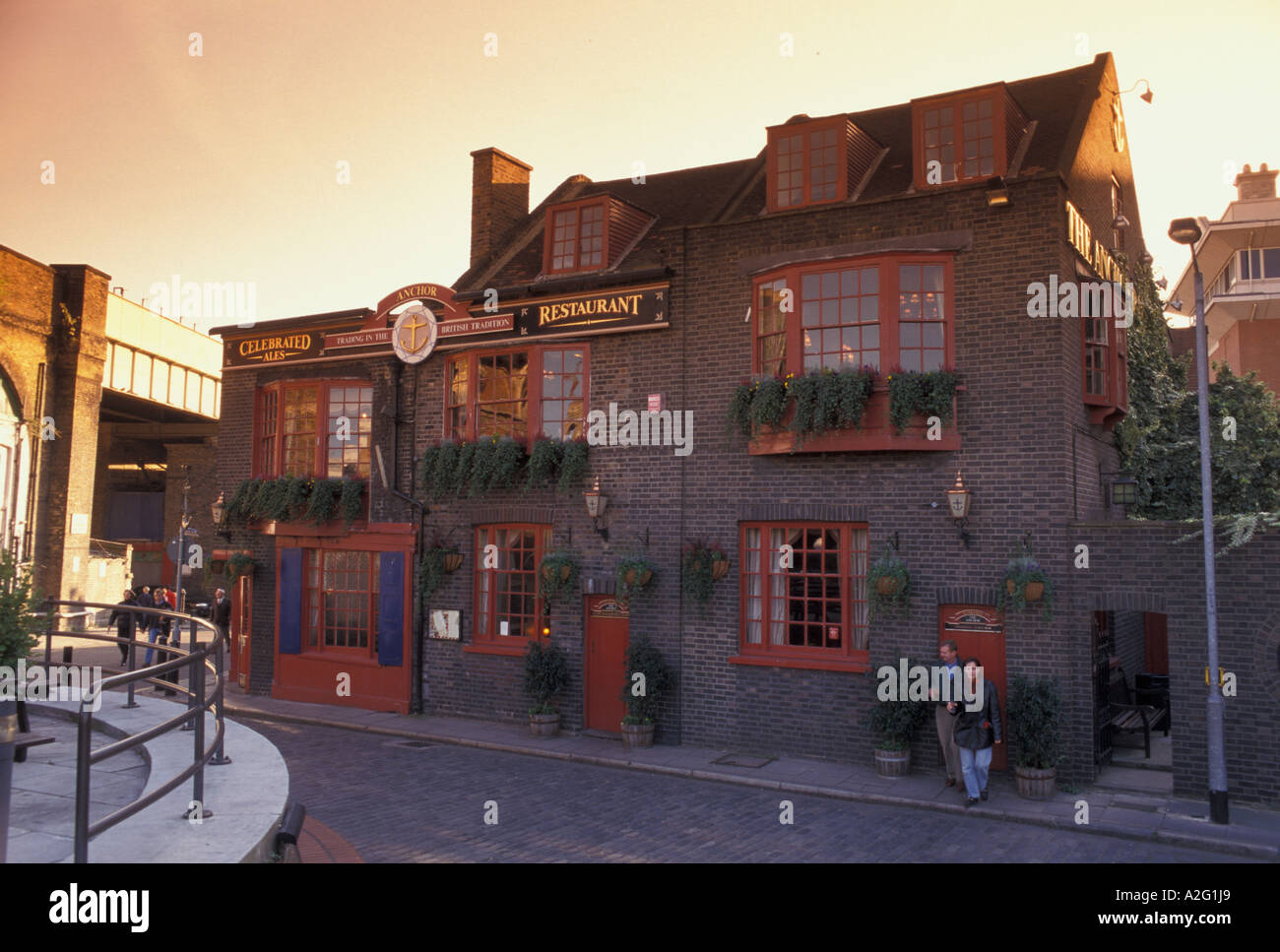 England, London, The Anchor Bar, Pub along Thames Stock Photo - Alamy
