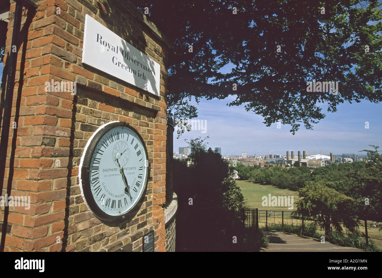Greenwich meantime clock hi-res stock photography and images - Alamy