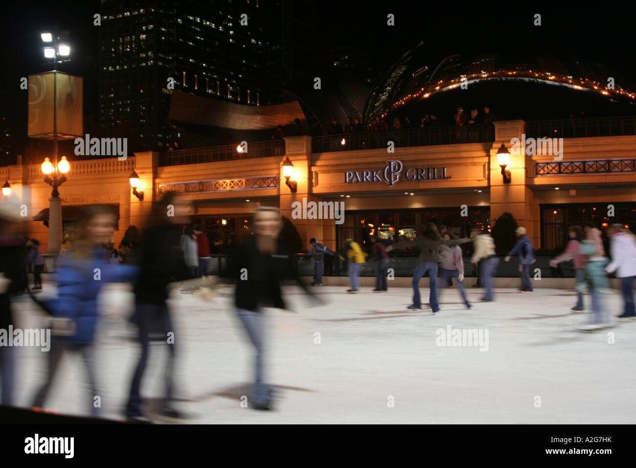 Ice skating at millennium park hi-res stock photography and images - Alamy