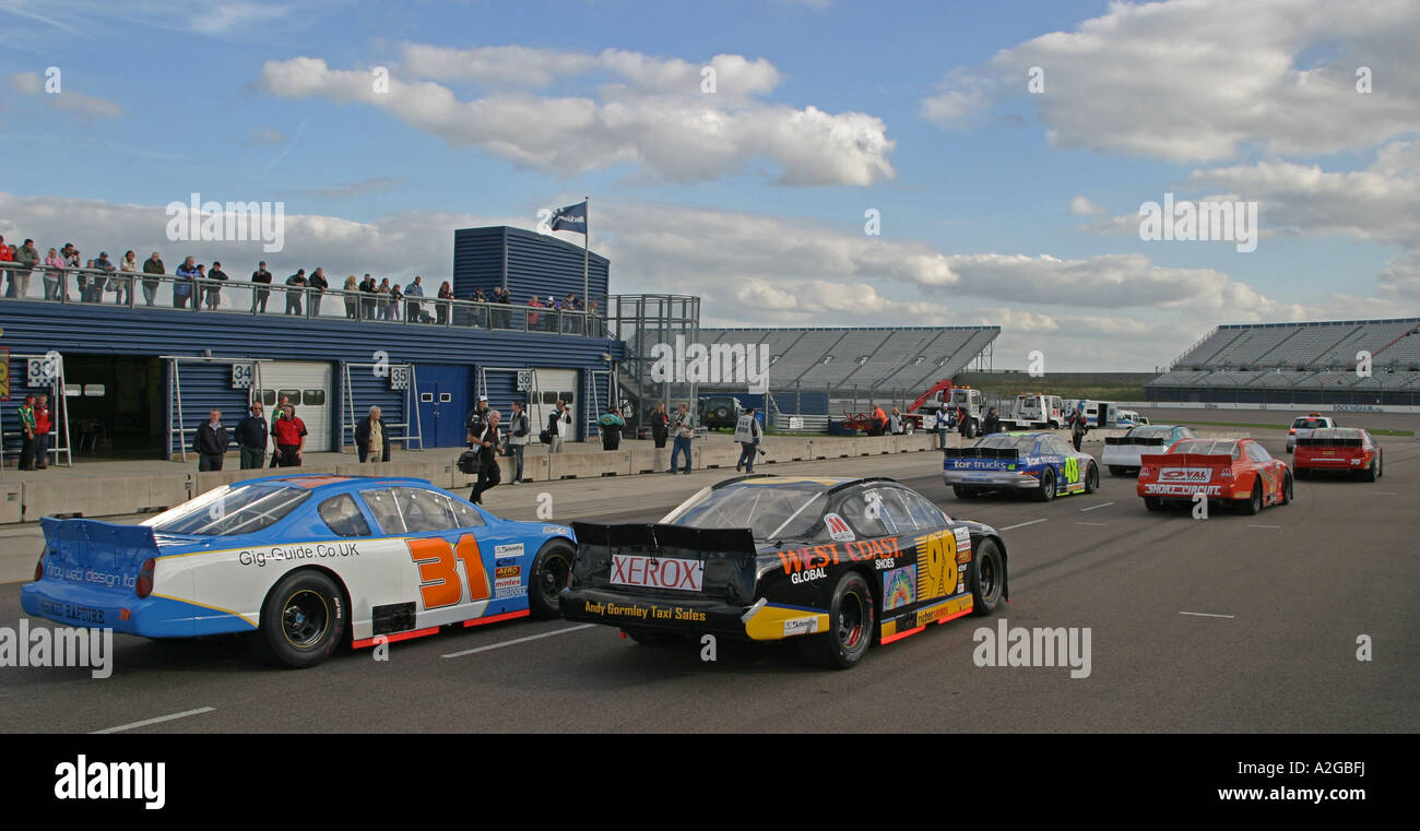 Cars line pit lane hi-res stock photography and images - Alamy