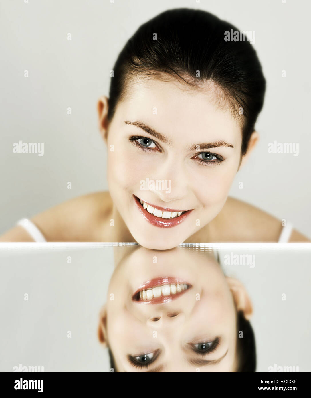 1216505 indoor studio young woman 20 25 brunette hair brown lean chin ...