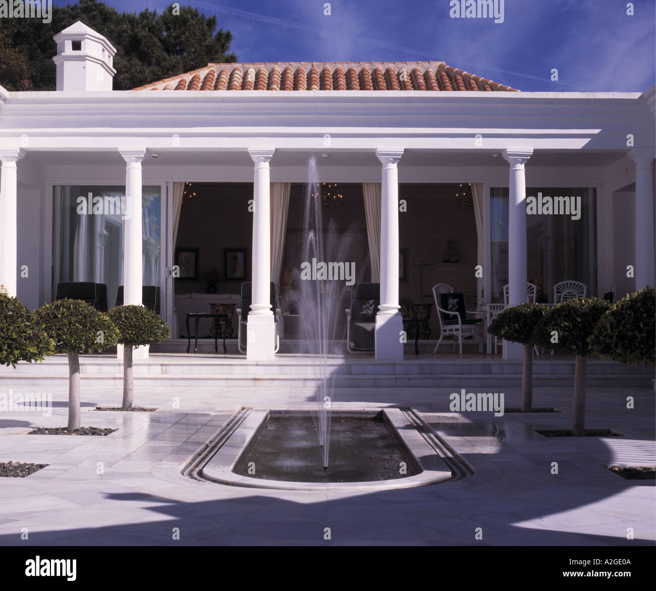 courtyard garden and pool of spanish villa Stock Photo - Alamy