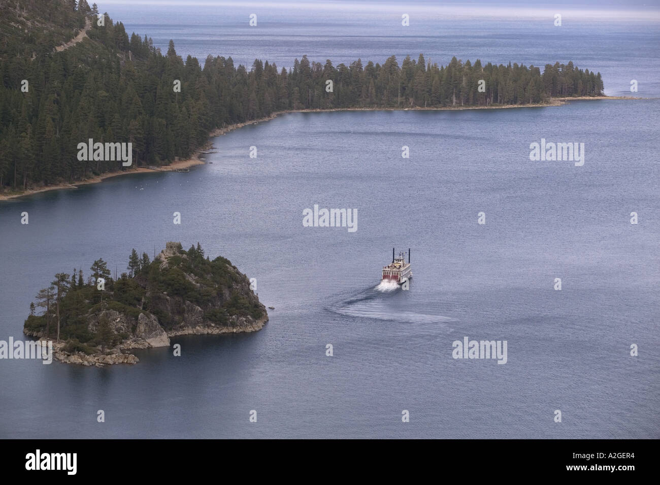 USA, California, Sierra Nevada, Lake Tahoe: Emerald Bay, Fanette Island ...