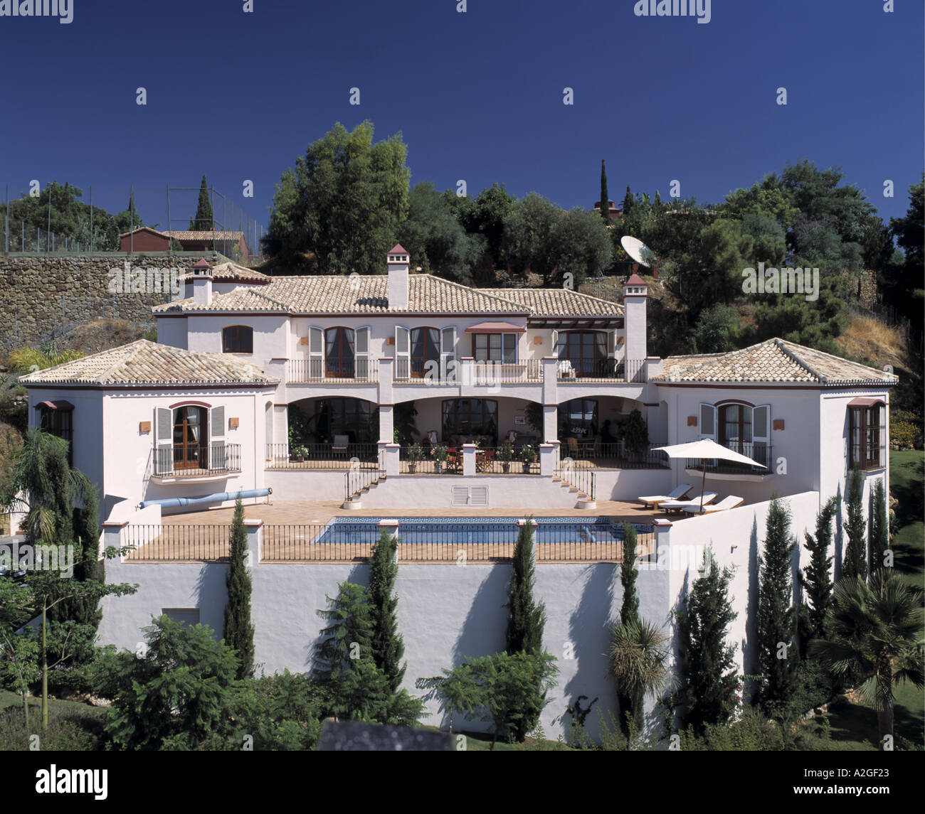 exterior of spanish villa Stock Photo - Alamy