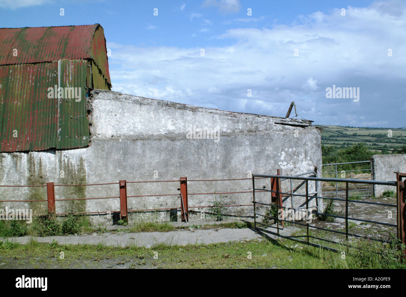 Dirty hay hi-res stock photography and images - Alamy