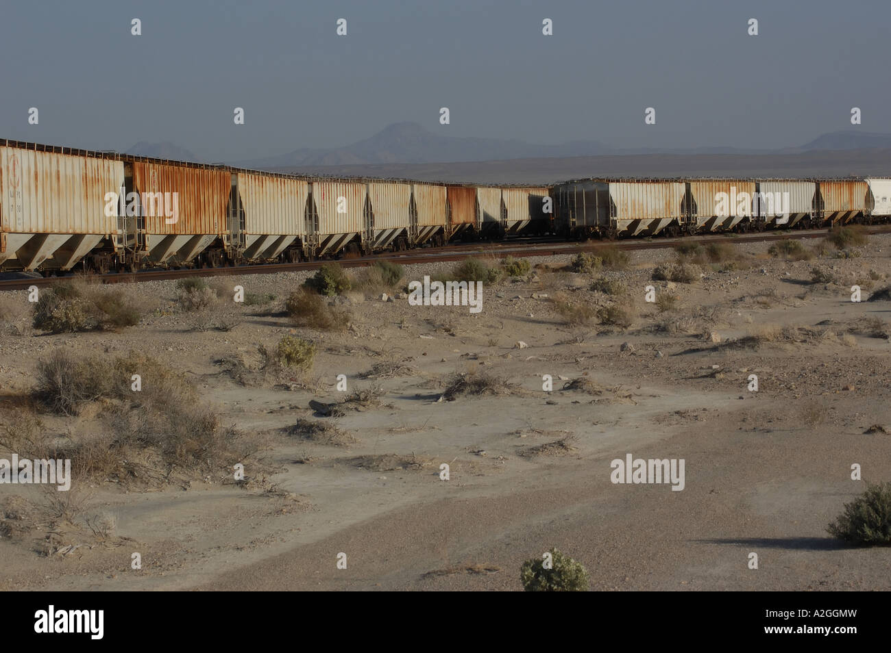 Freight train mojave desert hi-res stock photography and images - Alamy