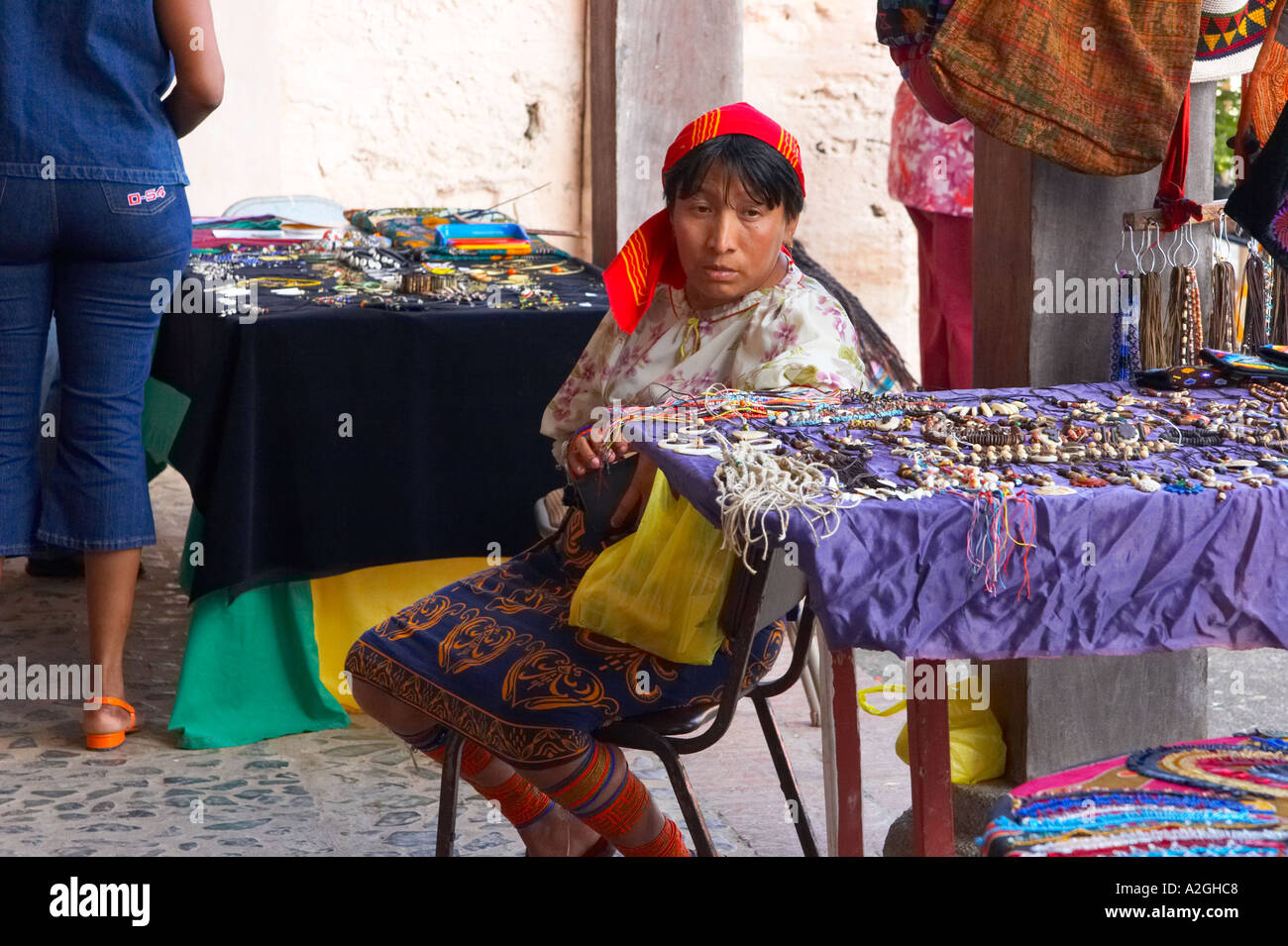 Kuna yala woman hi-res stock photography and images - Alamy