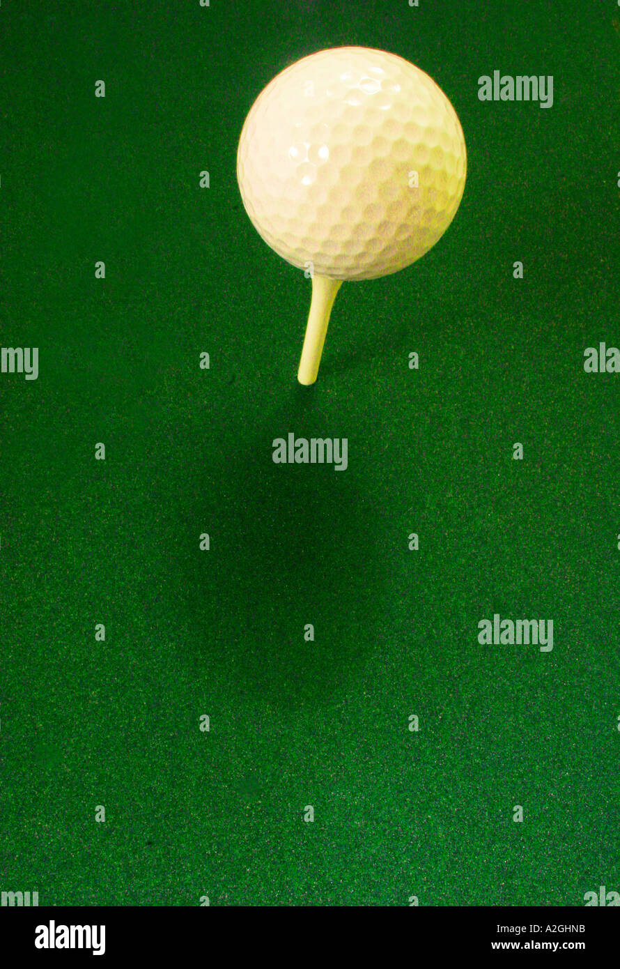 Golf ball on tee peg hi-res stock photography and images - Alamy