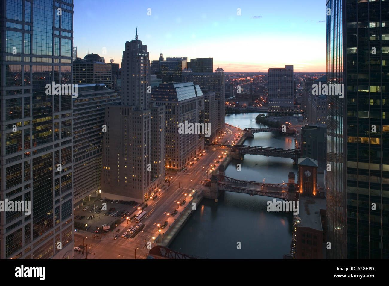 USA, Illinois, Chicago: The Loop: Buildings along West Wacker Drive ...