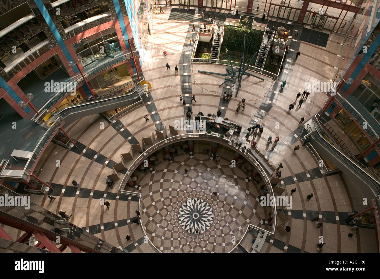 USA, Illinois, Chicago: The Loop: James R. Thompson Center State Office ...