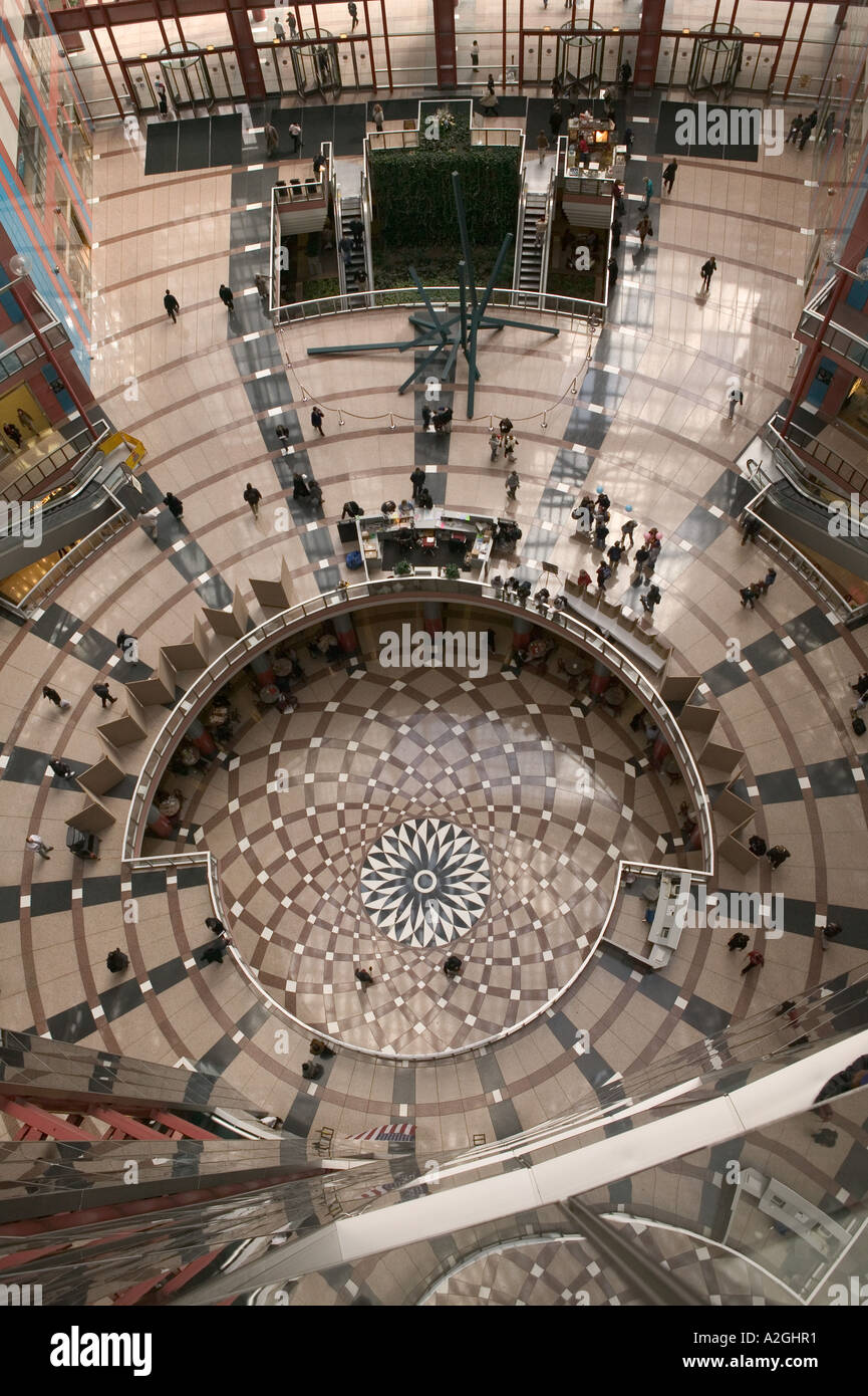 USA, Illinois, Chicago: The Loop: James R. Thompson Center State Office ...